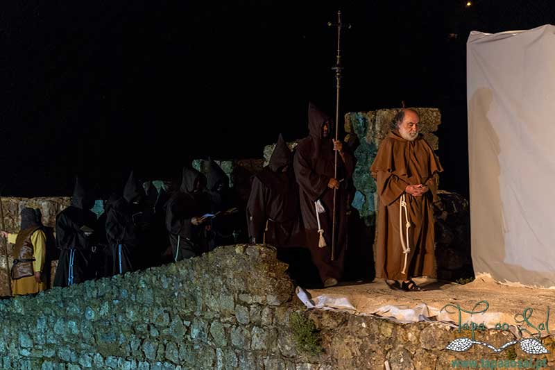 Teatro historico encenado nas muralhas do castelo de Alenquer.