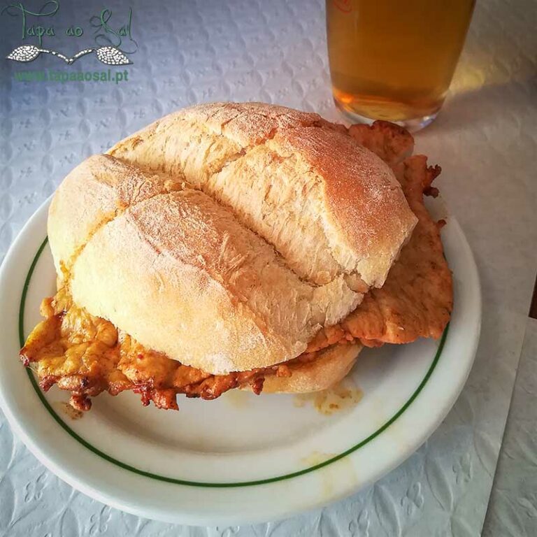 Uma bifana portuguesa tem que ter o seu segredo… paragem obrigatória!